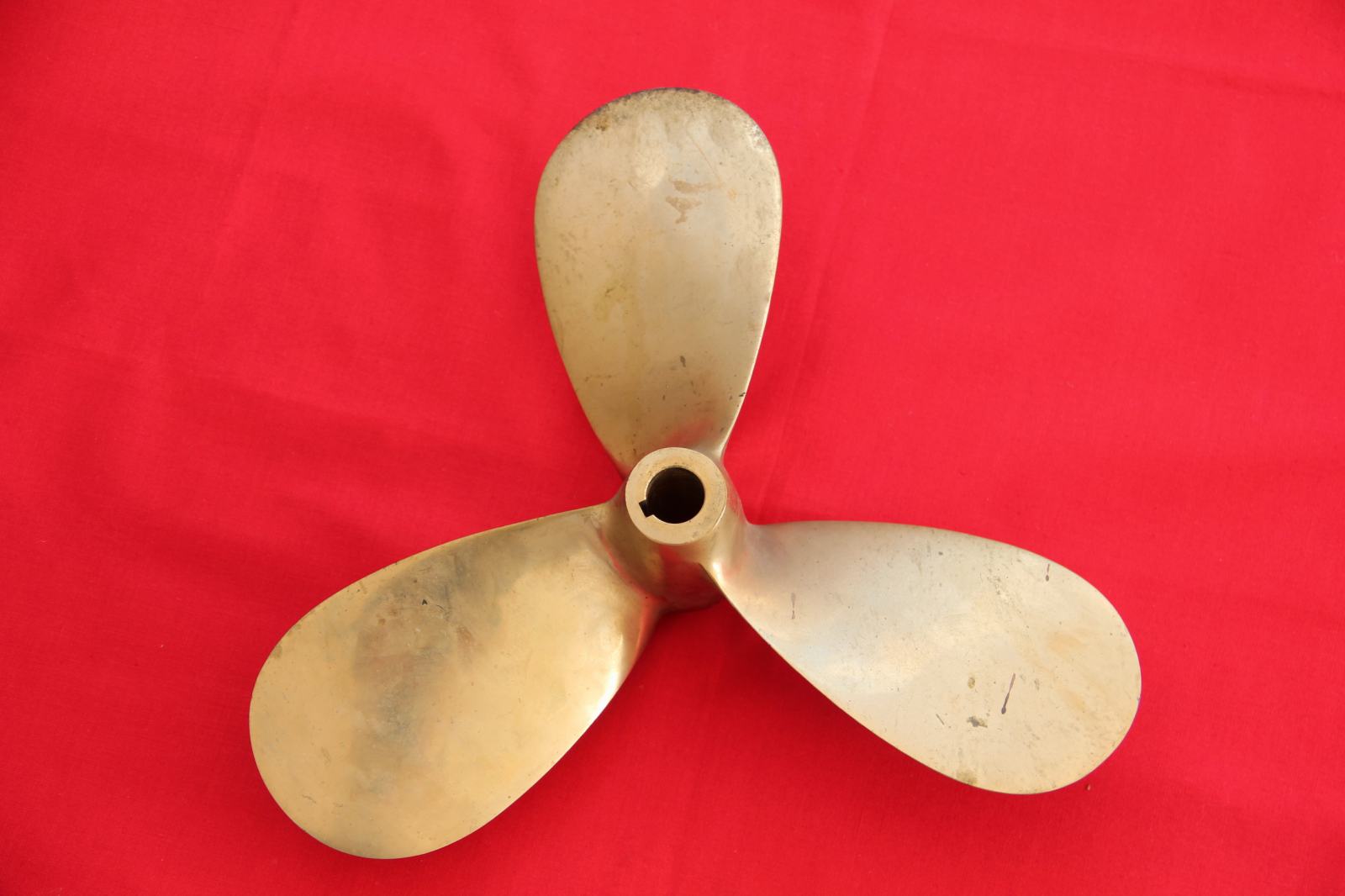 BRODSKI OSOVINSKI VOD S PROPELEROM