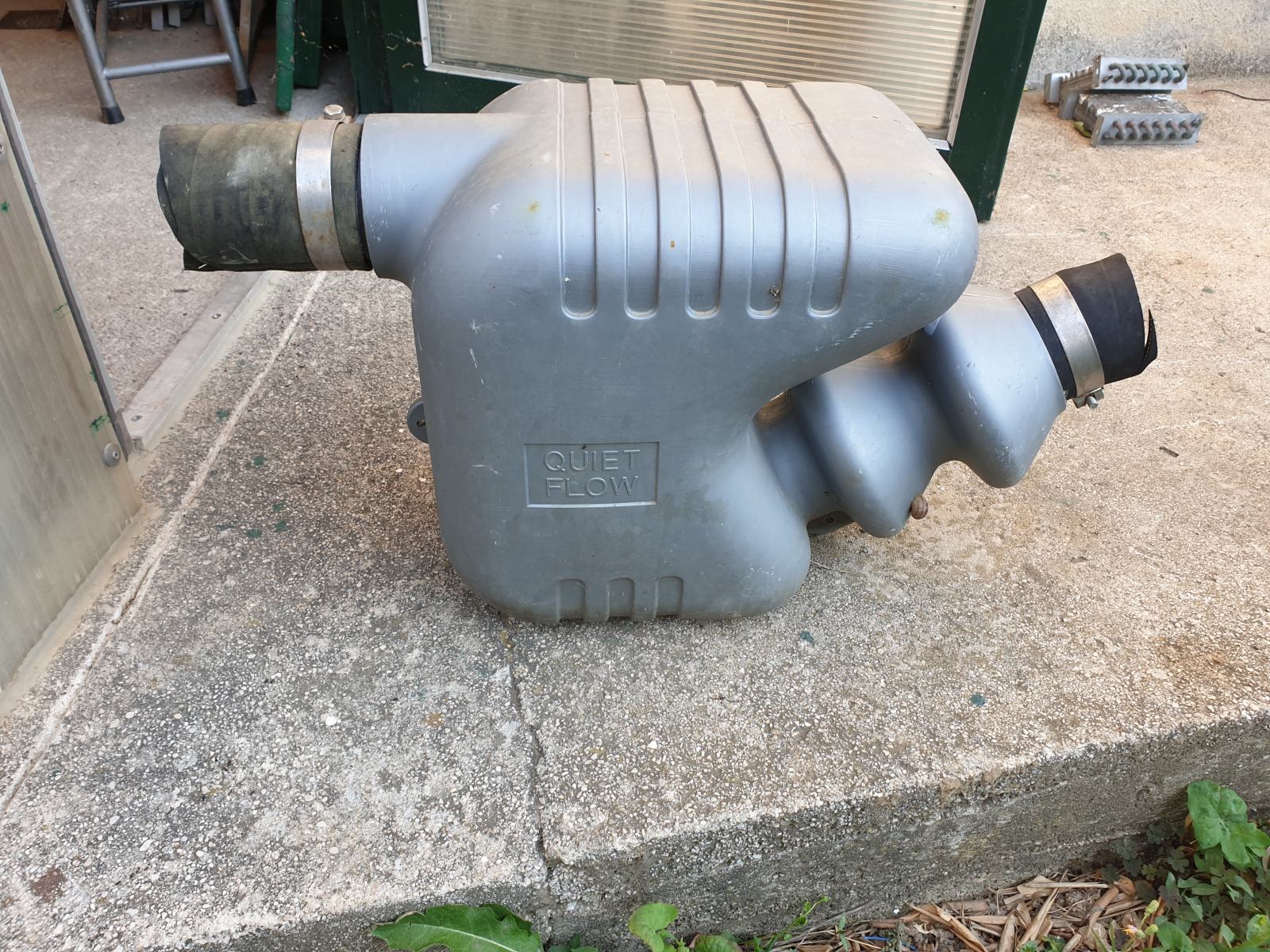 Prigusivac ispuha brodskog motor