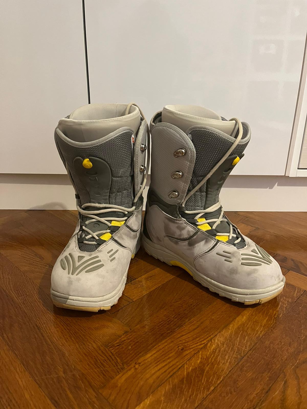 Snowboard buce Burton