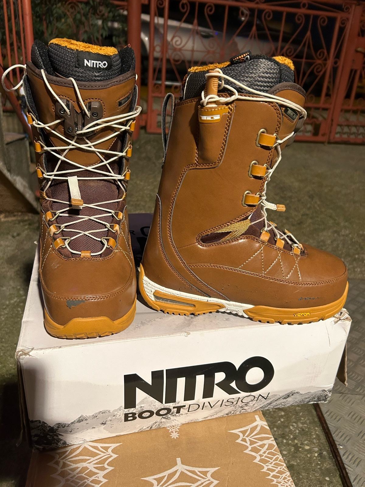 Snowboard buce Nitro Faint TLS br. 38