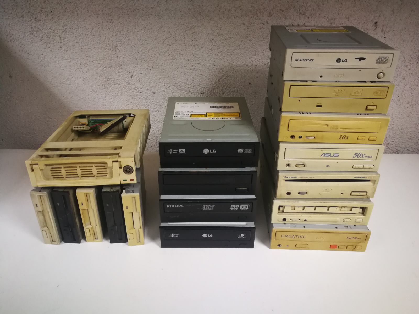 CD DVD Floppy, CDROM DVDROM, CD-ROM DVD-ROM uređaji