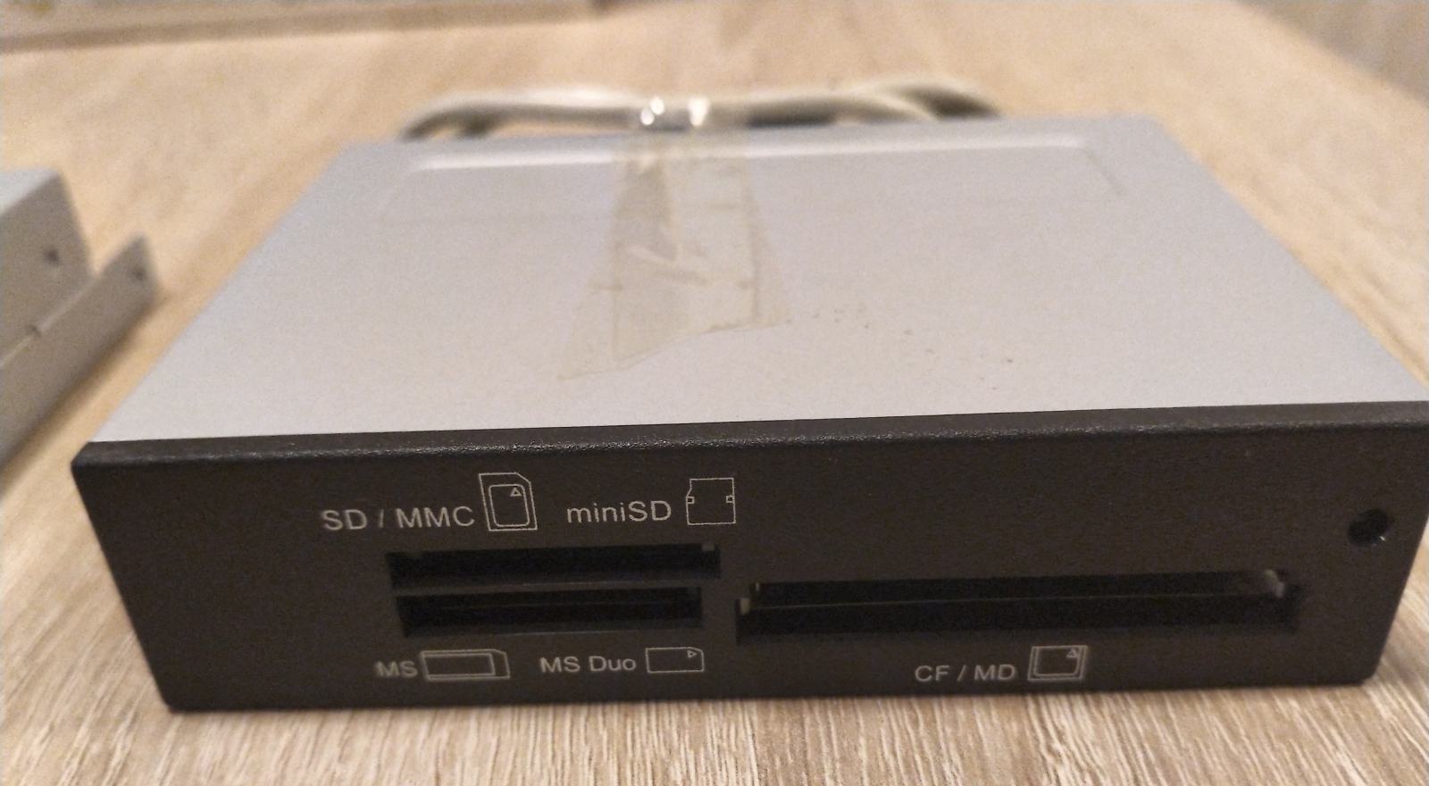 ČItač kartica 3,5 USB 2.0