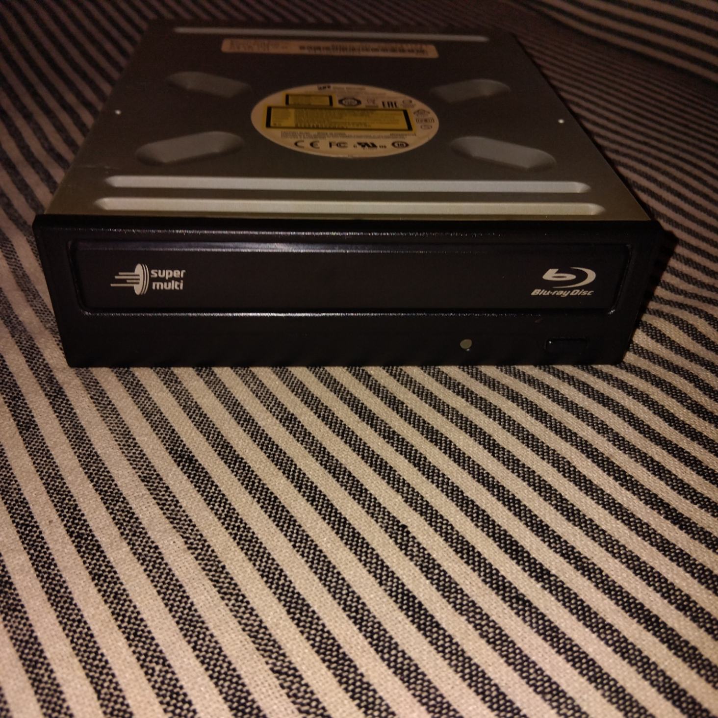 Hitachi-LH BH16NS Blu-Ray Rewriter Bulk Black, SATA