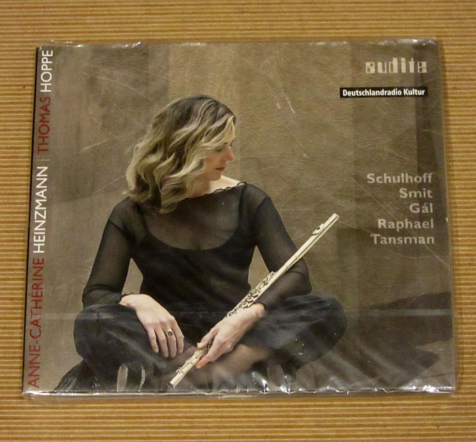 Anne-Catherine Heinzman & T. Hoppe - Schulhoff, Smit, Gal, Raphael