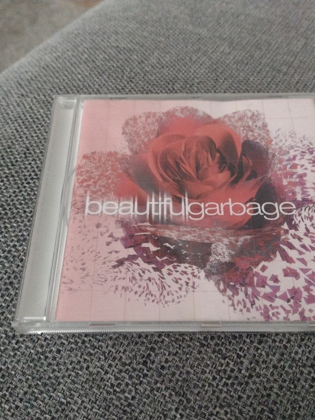 beautiful garbage MENART