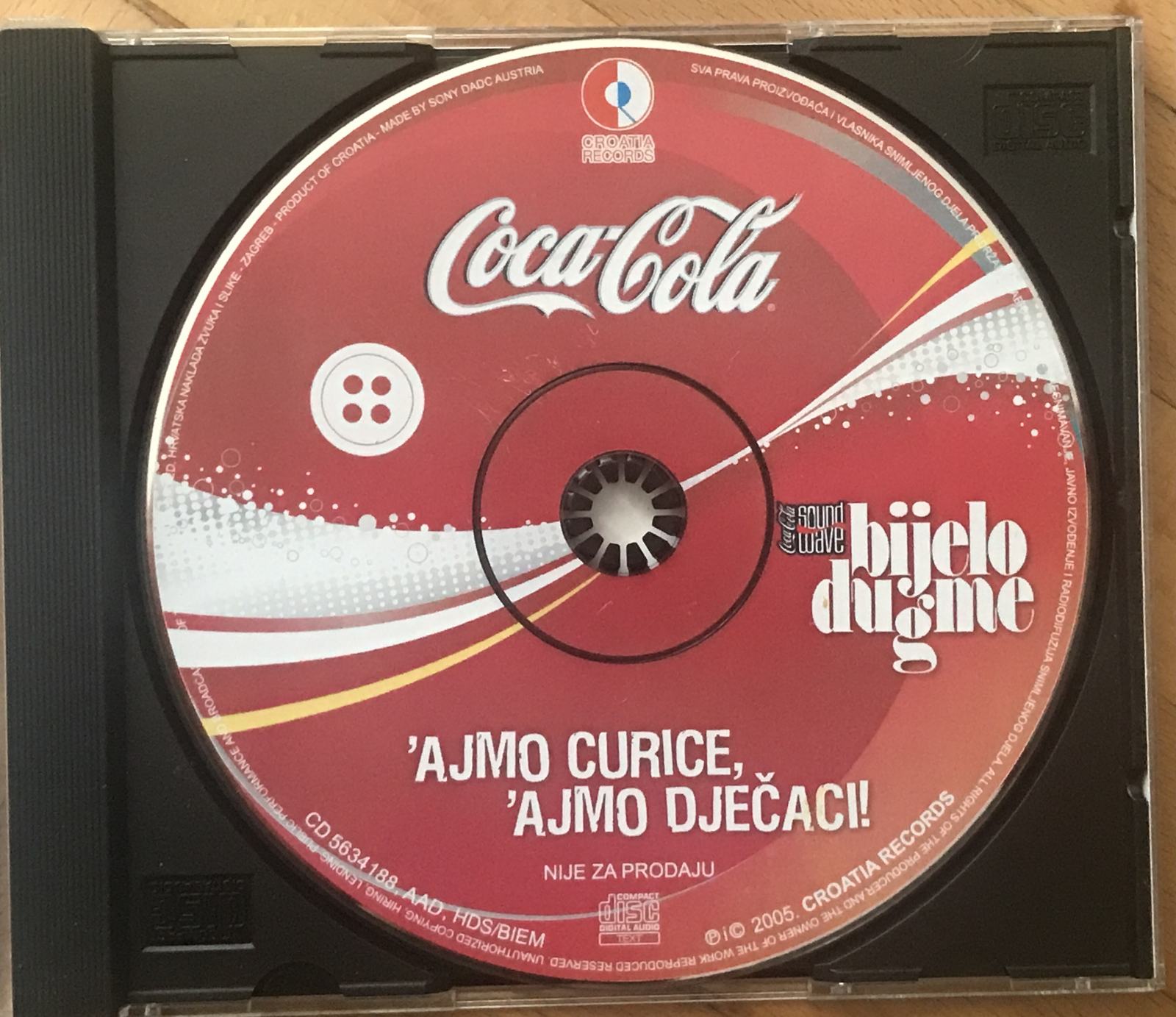 CD iz2005. Bijelo Dugme Ajmo Curice, Ajmo Dječaci! 17najvećih hitova