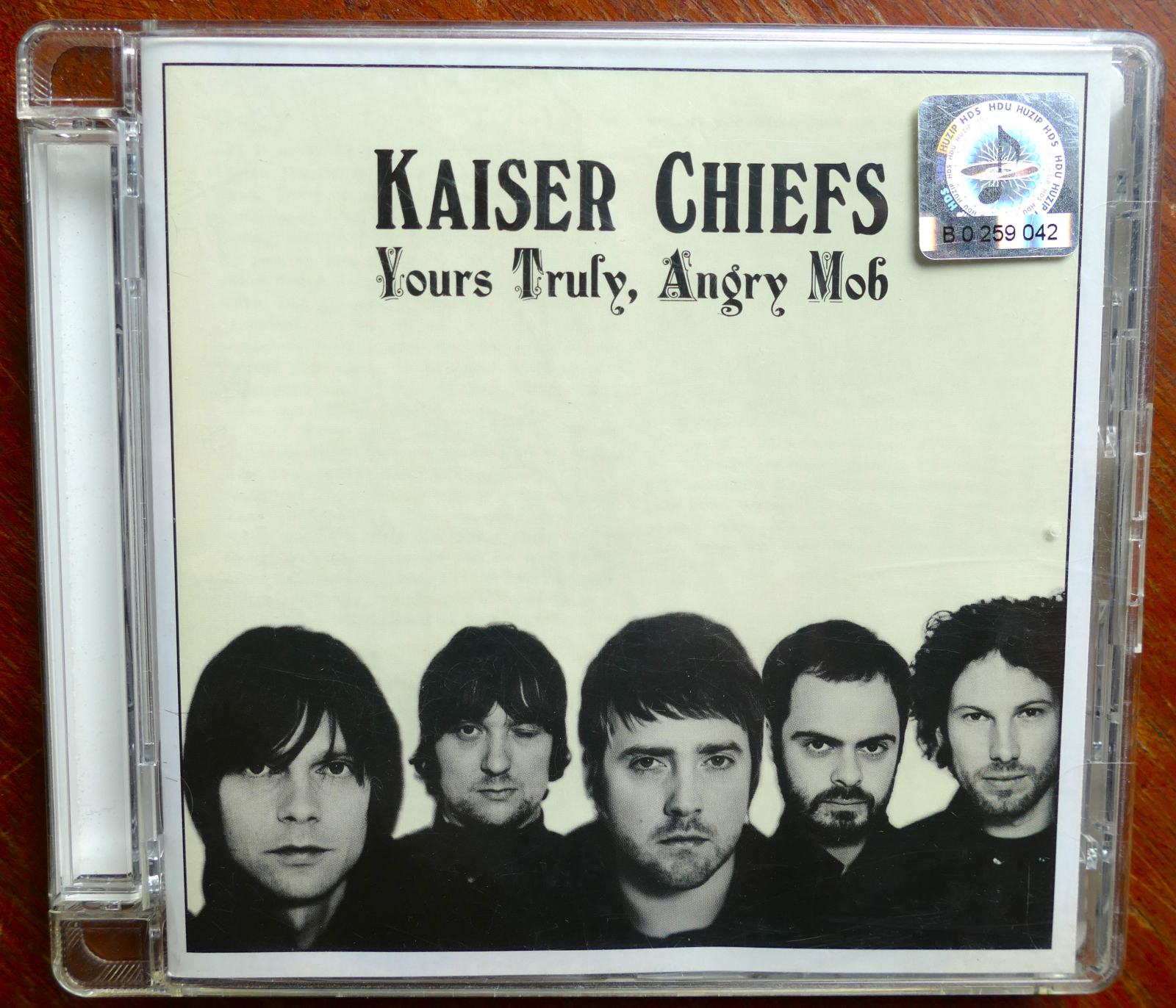 Kaiser chiefs: Yours truly, angry mob