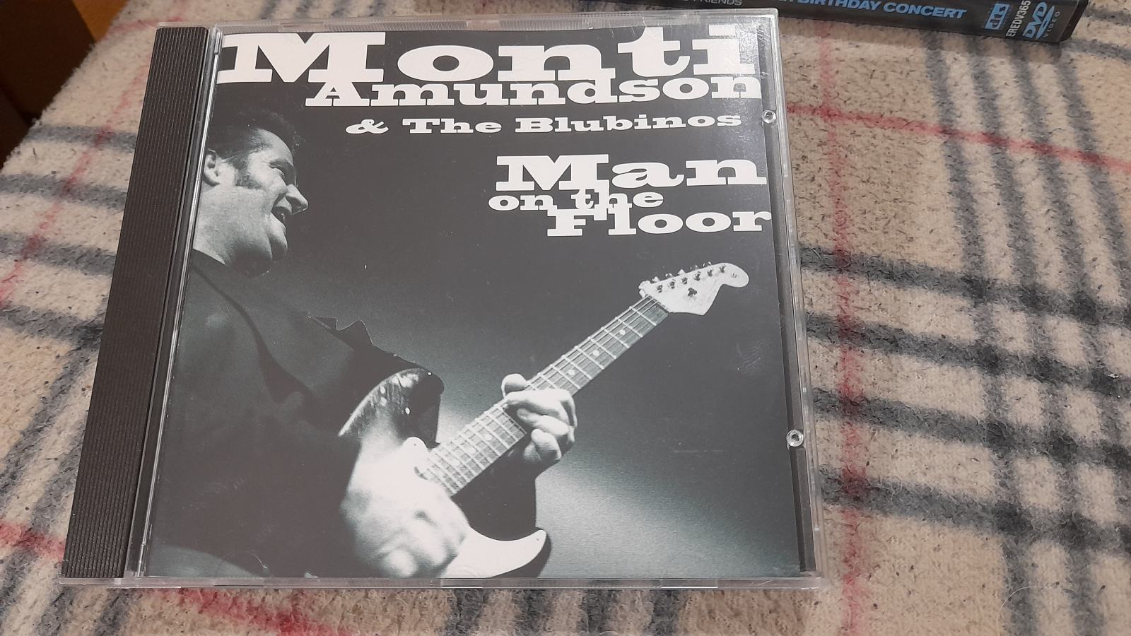 Monti Amundson & the Blubinos