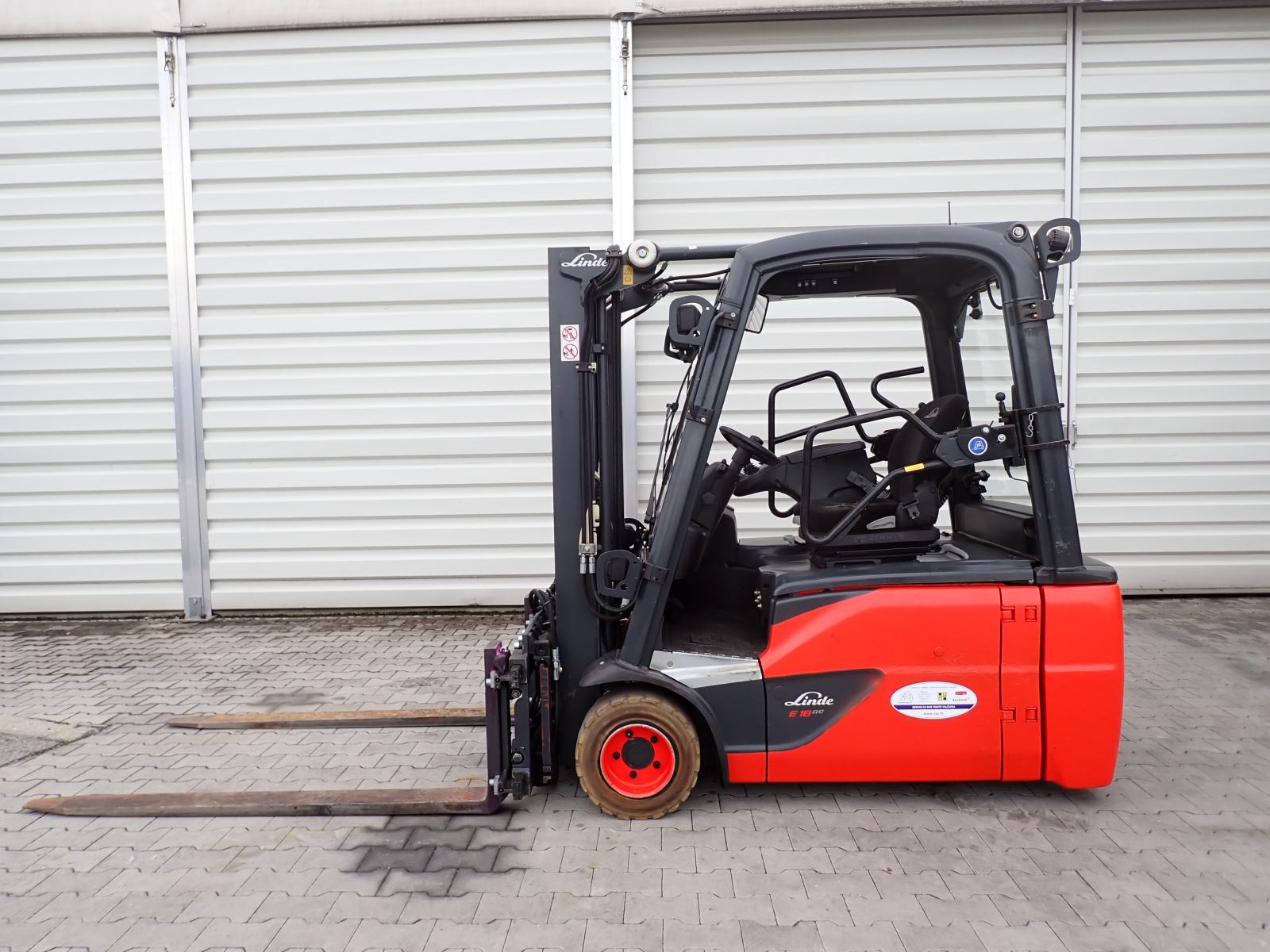 LINDE E18 evo ELEKTRIČNI VILIČAR (RABLJENO)