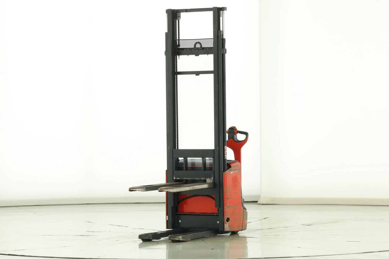 Prodaje se visoko-podizni paletar Linde L-12-I