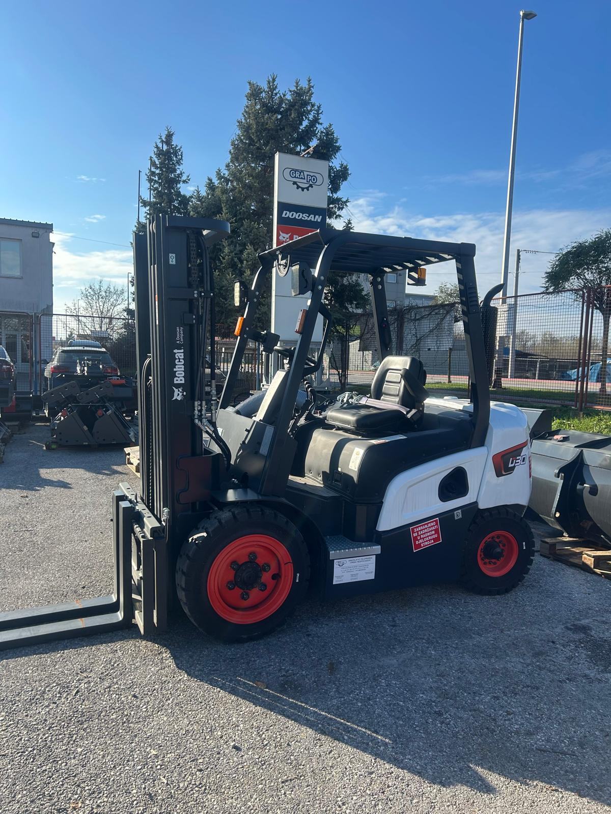 viličar BOBCAT tip D30 NXP