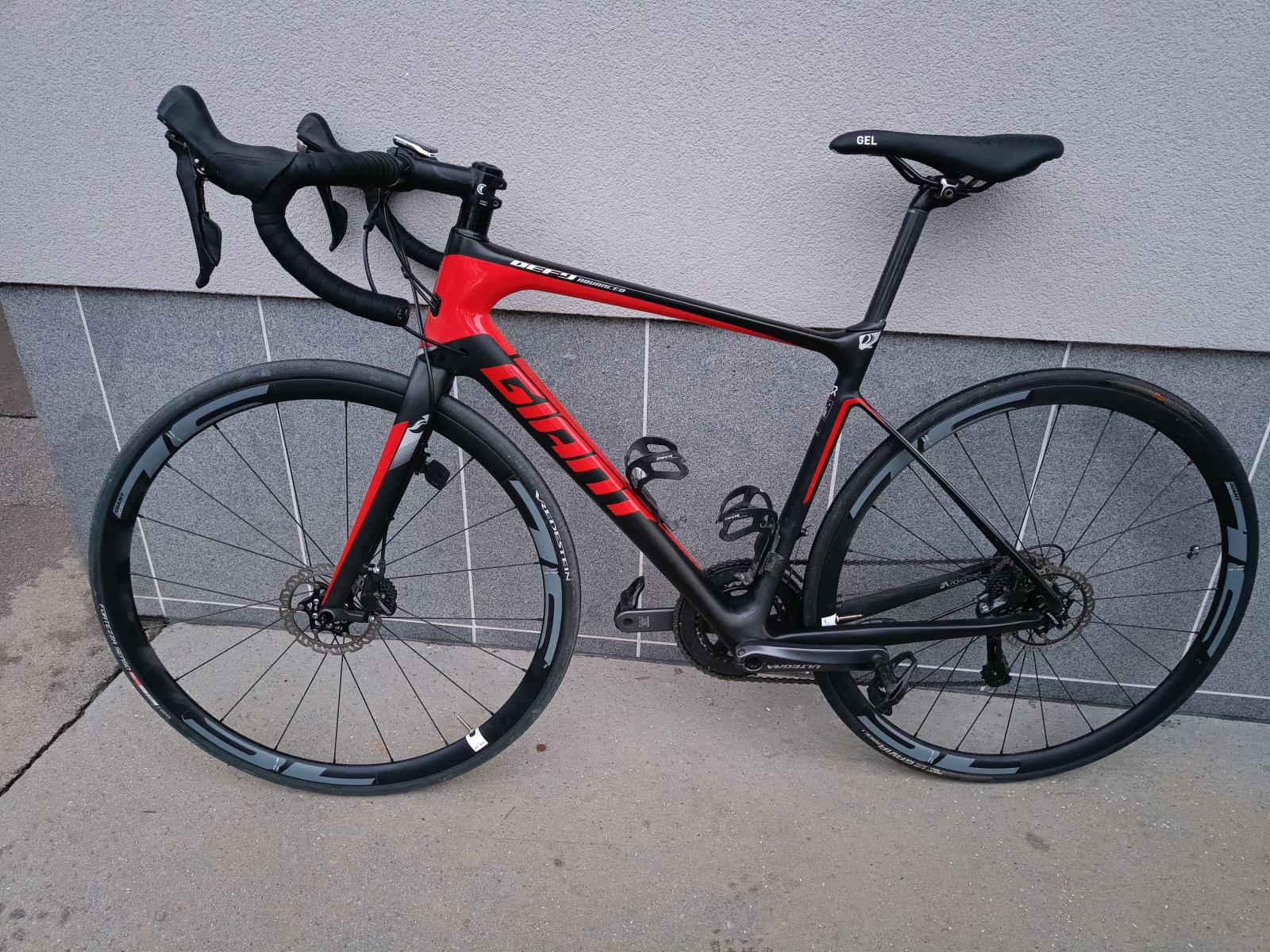 GIANT DEFY 1 PRO DISC, VELIČINA M, ULTEGRA 2X11, HIDRAULIČNI DISKI
