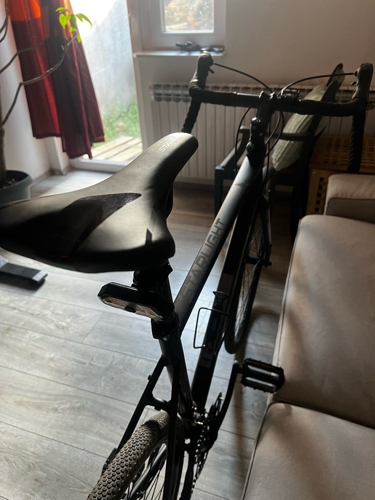 Sniženo! Gravel bike Starlight MBM cestovni bicikl shimano tourney