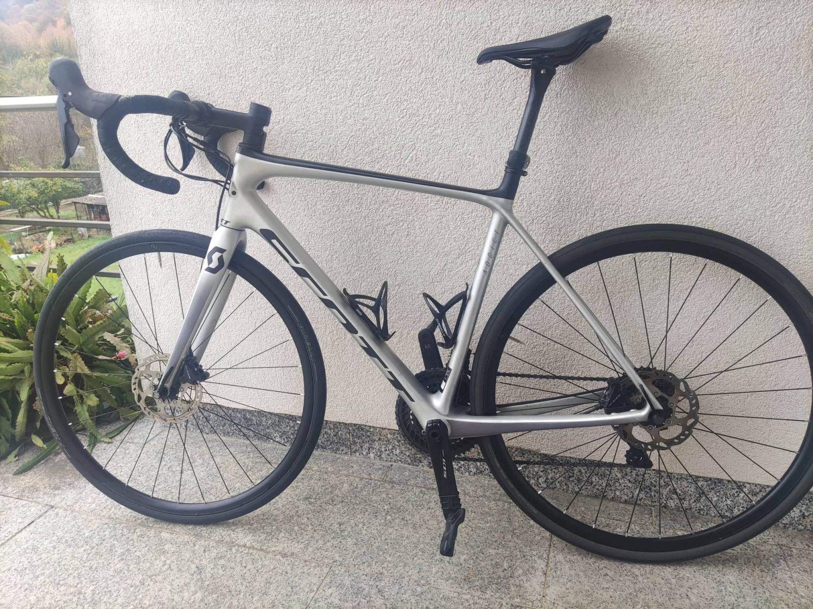 Scott Addict 20 disk 2020. + 4iiii power metar (Shimano 105)