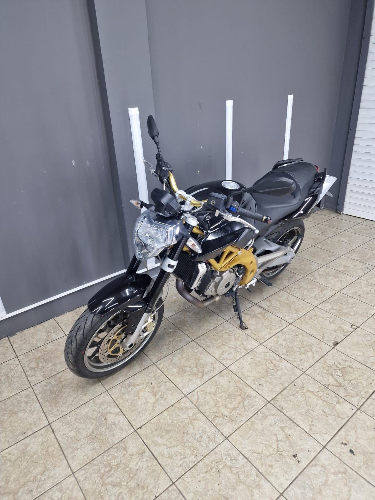 Aprilia Shiver 750 750 cm3, 2011 god.