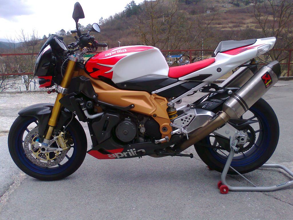Aprilia tuono factory akrapovic evo6, 2007 god.