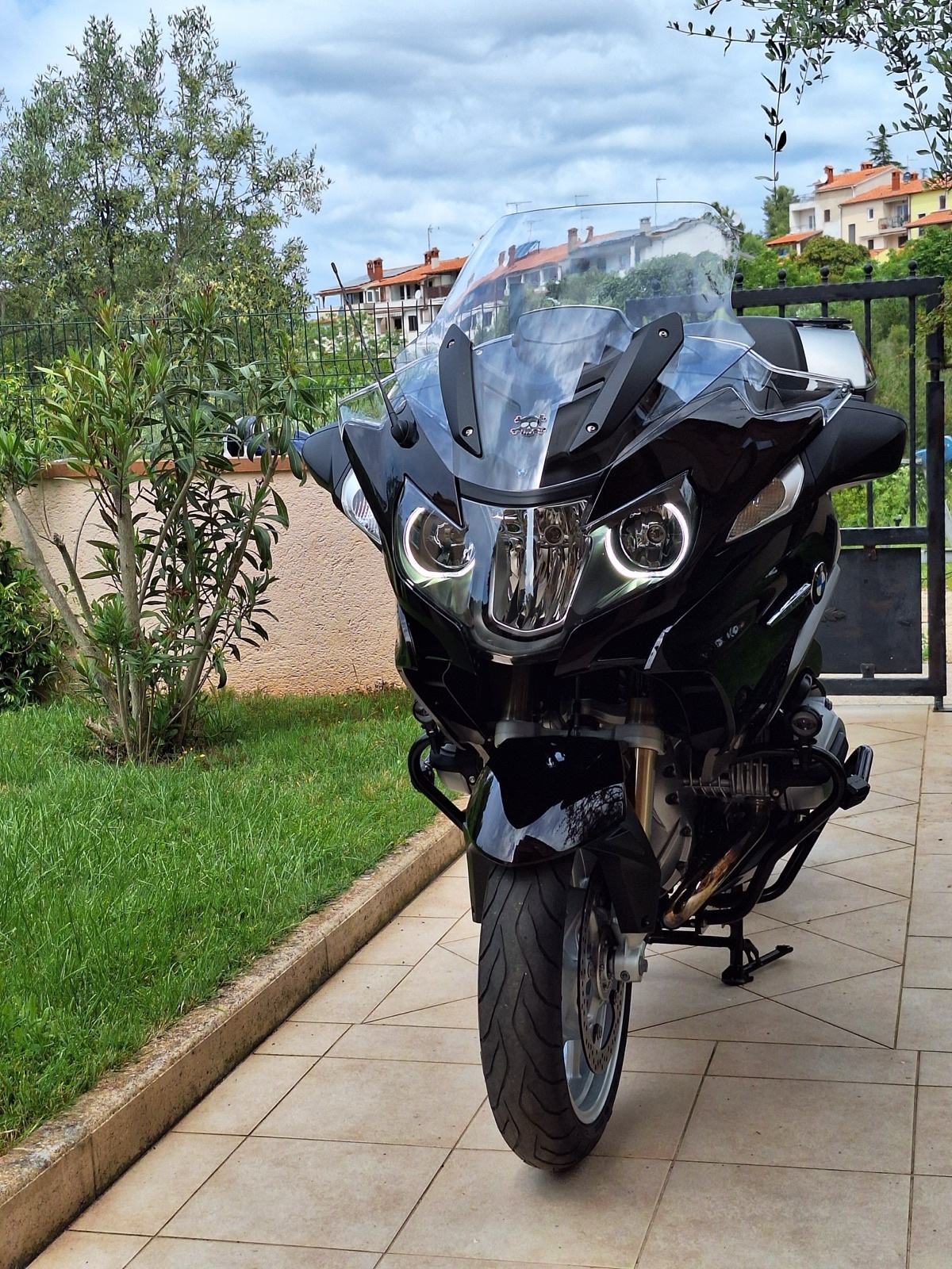 BMW R1200RT, nova registracija do 8/2025, izuzetno očuvan motor, 2015 god.