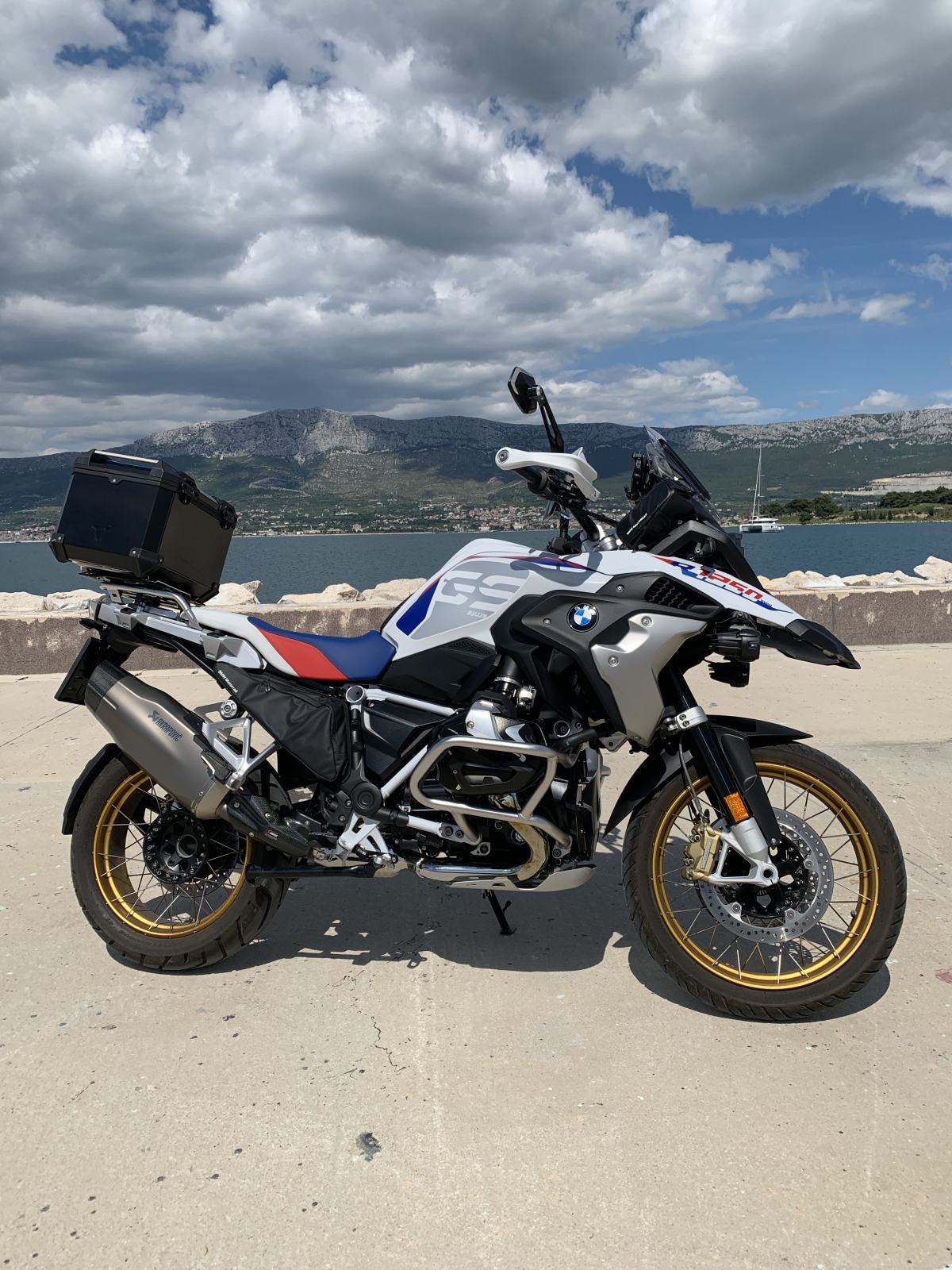 BMW R1250GS 1254 cm3, 2022 god.