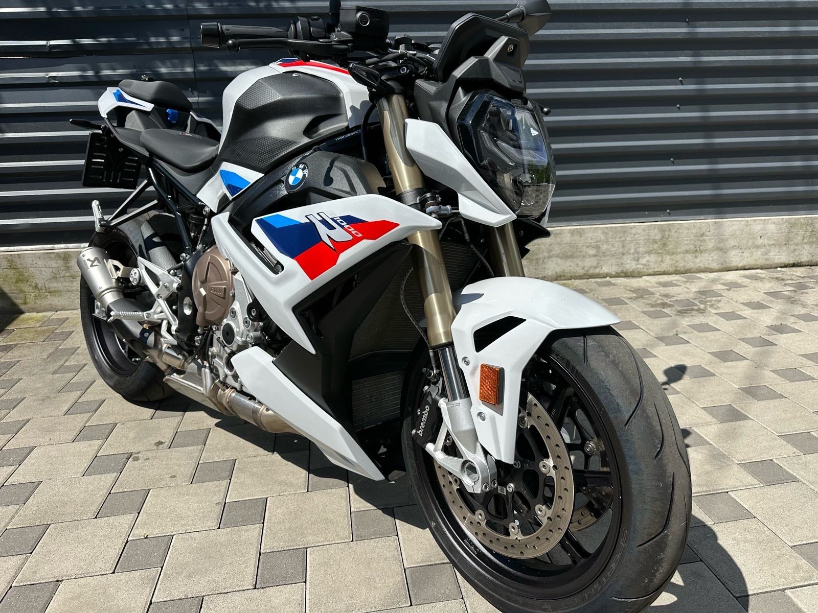 BMW S1000R /M+ AKRAPOVIC//, 2023 god.