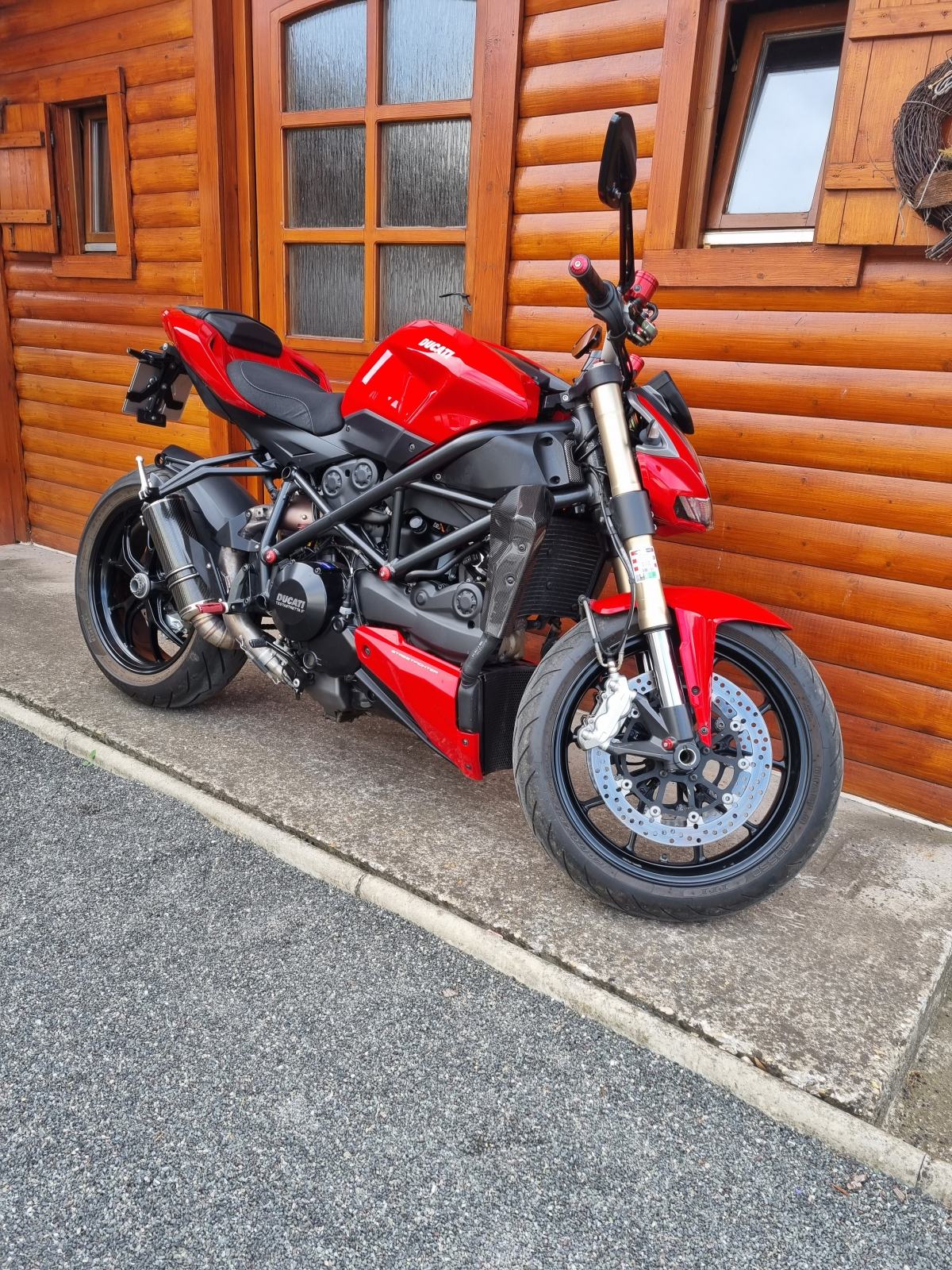 ** Ducati 848 ** Streetfighter **, 2012 god.