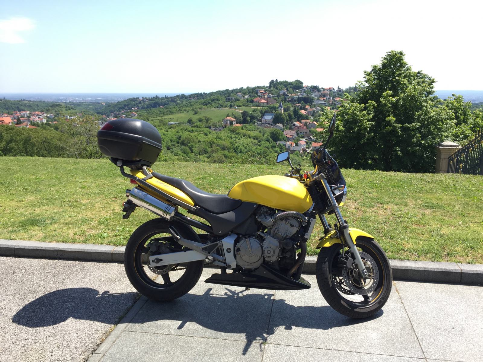 Honda Hornet CB600F 2002 - puno opreme - reg. do 04/2021, 2002 god.
