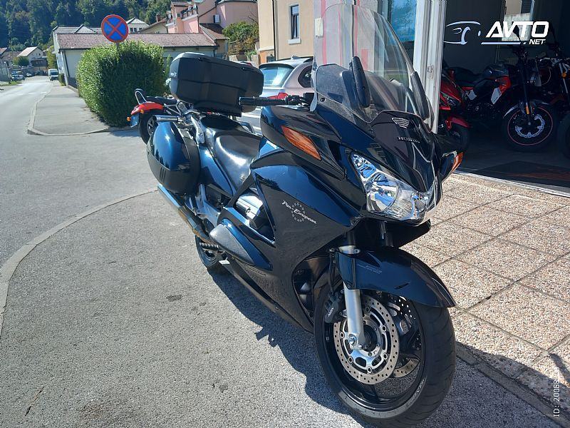 Honda ST 1300 PAN-EUROPEAN, 2002 god.