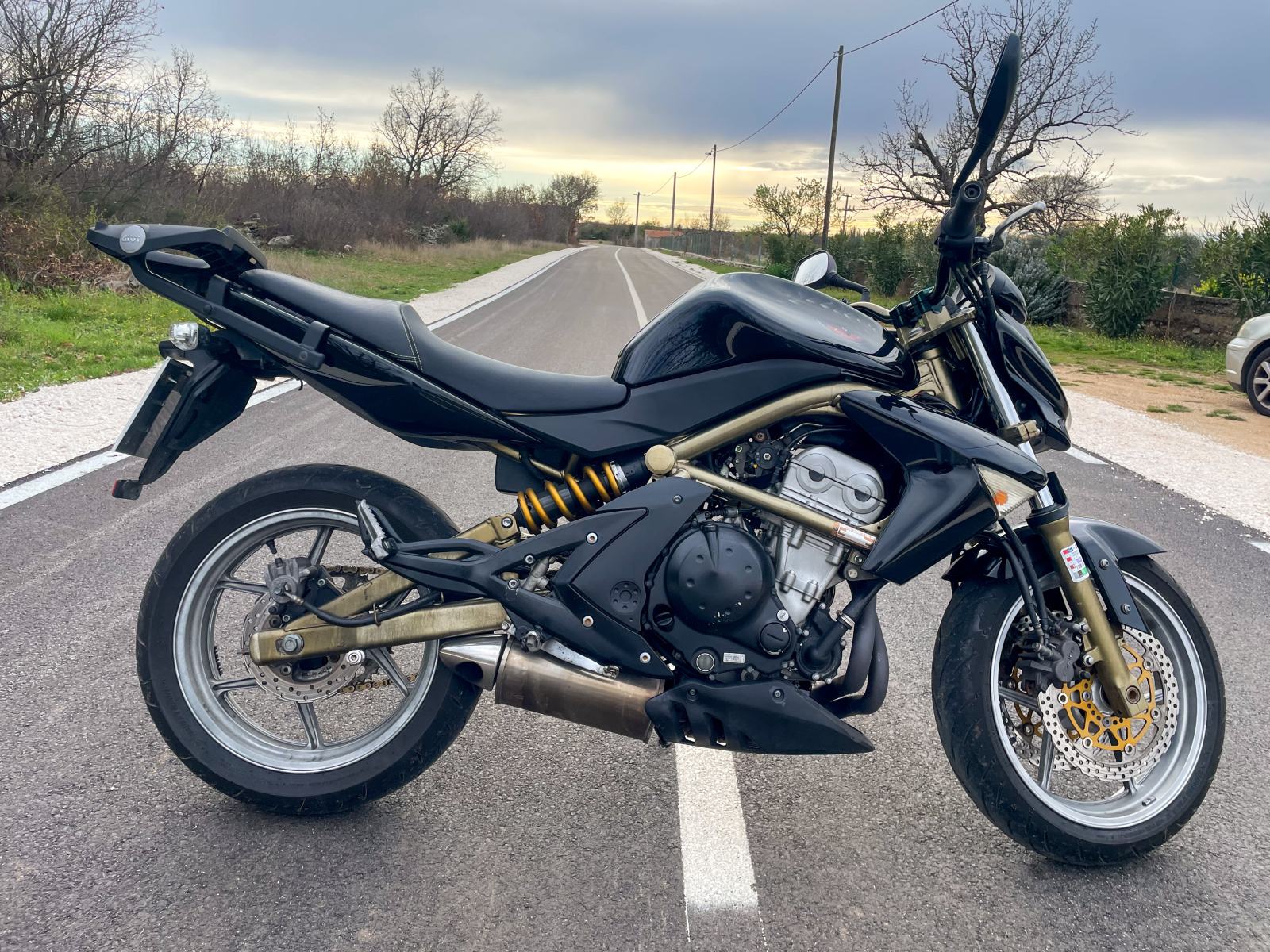 Kawasaki Er-6n 650 cm3, 2006 god.