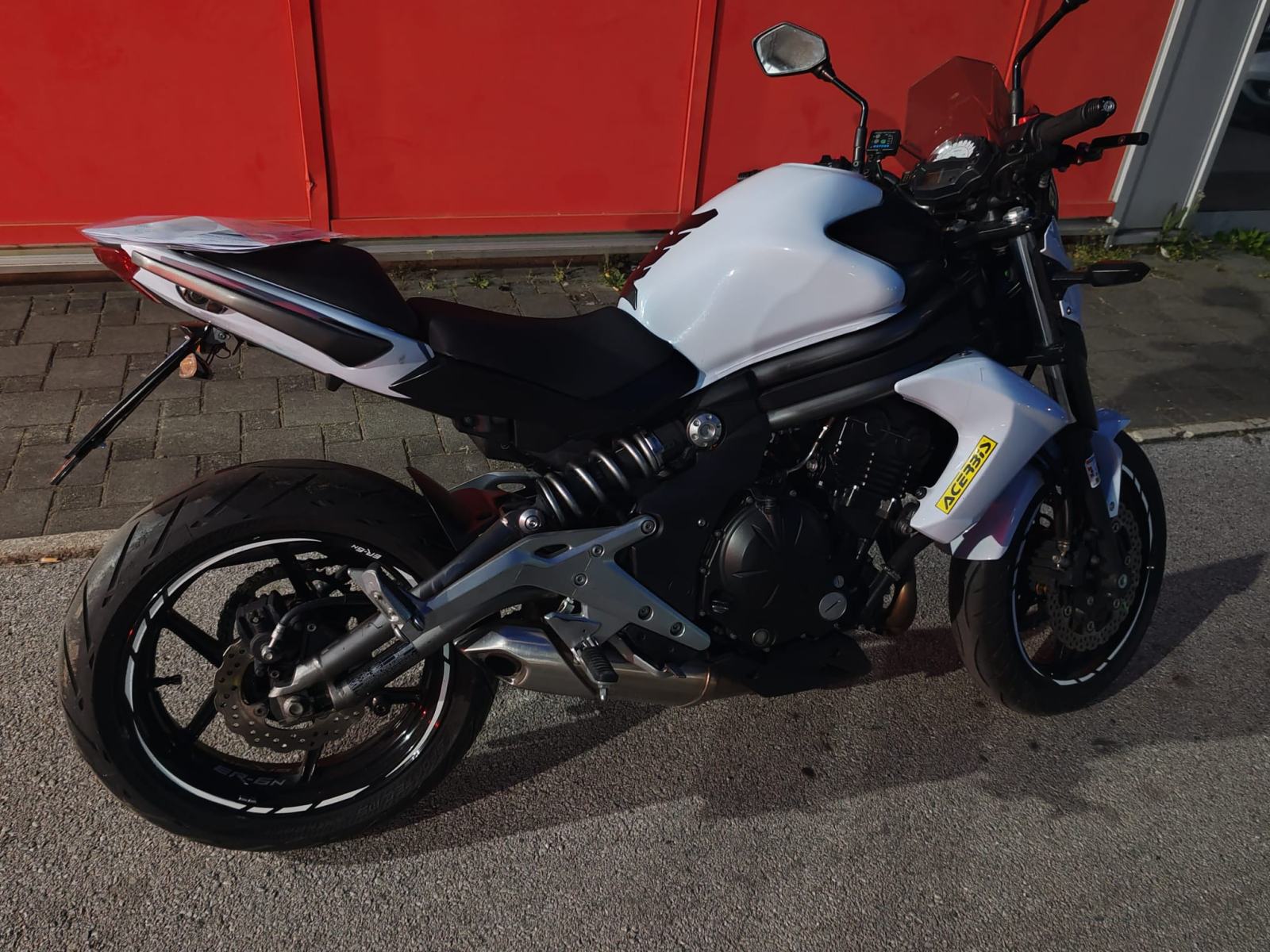 Kawasaki ER6-n 649 cm3, 2011 god.