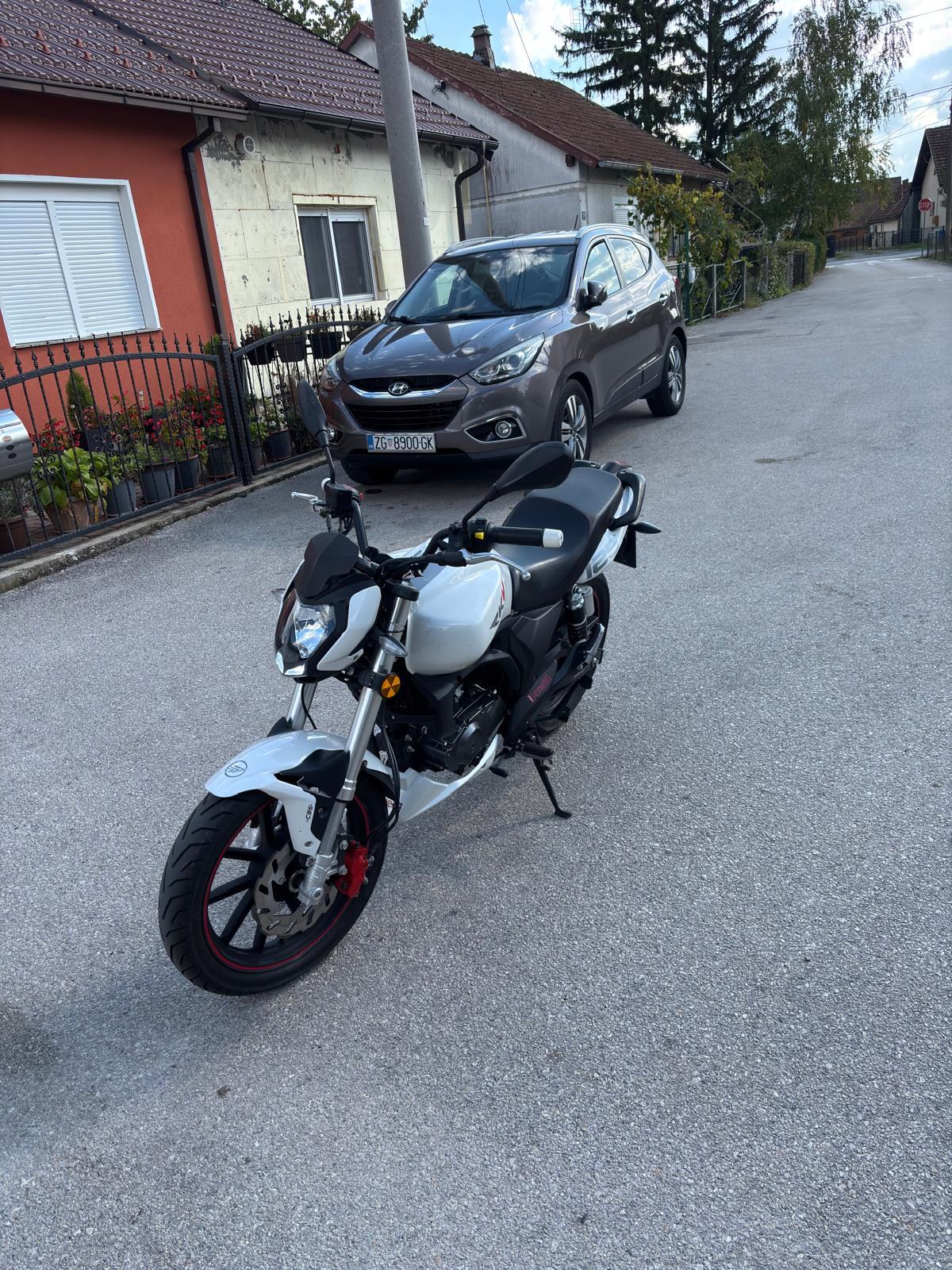 Keeway RKV 125 cm3, 2020 god.