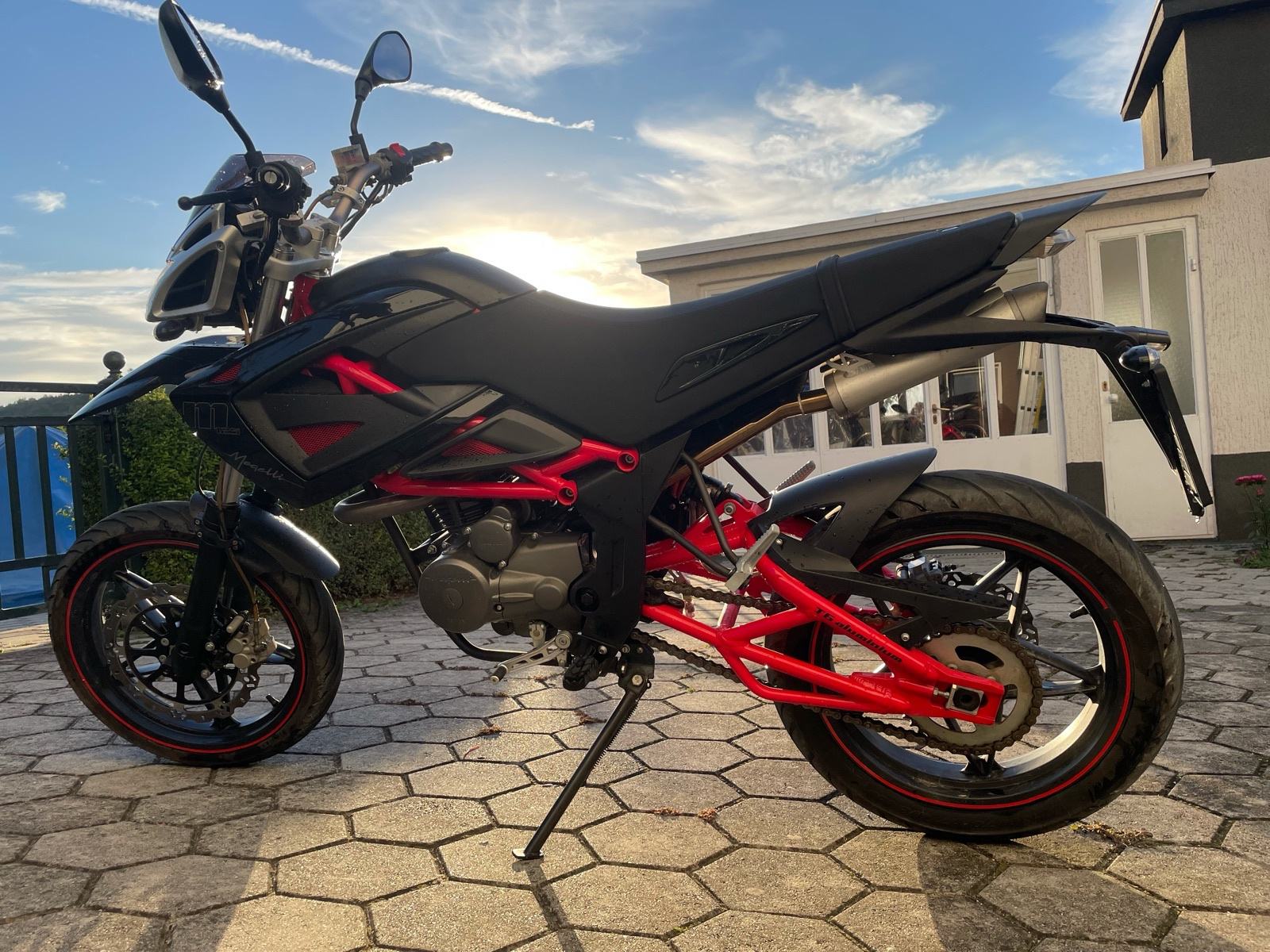 Megelli 125M 125 cm3 , 125 ccm 2020, 2013 god.