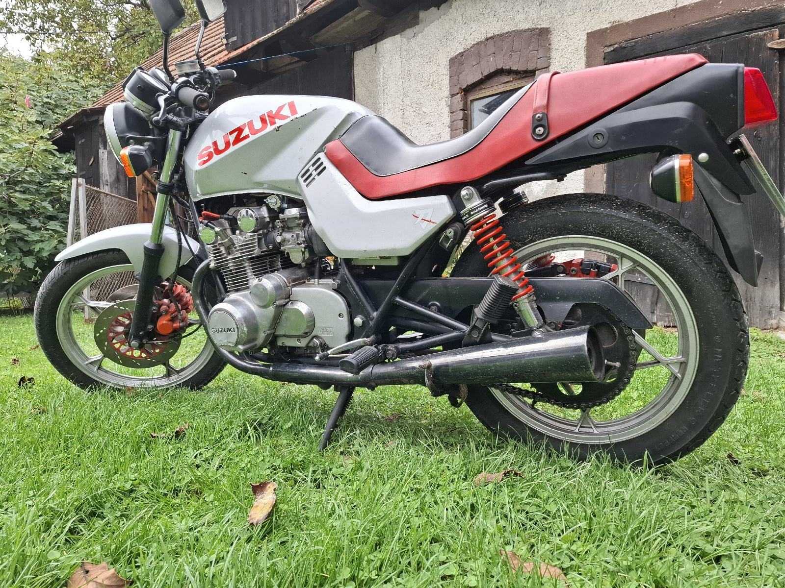 Suzuki Gs 550 550 cm3, 1982 god.