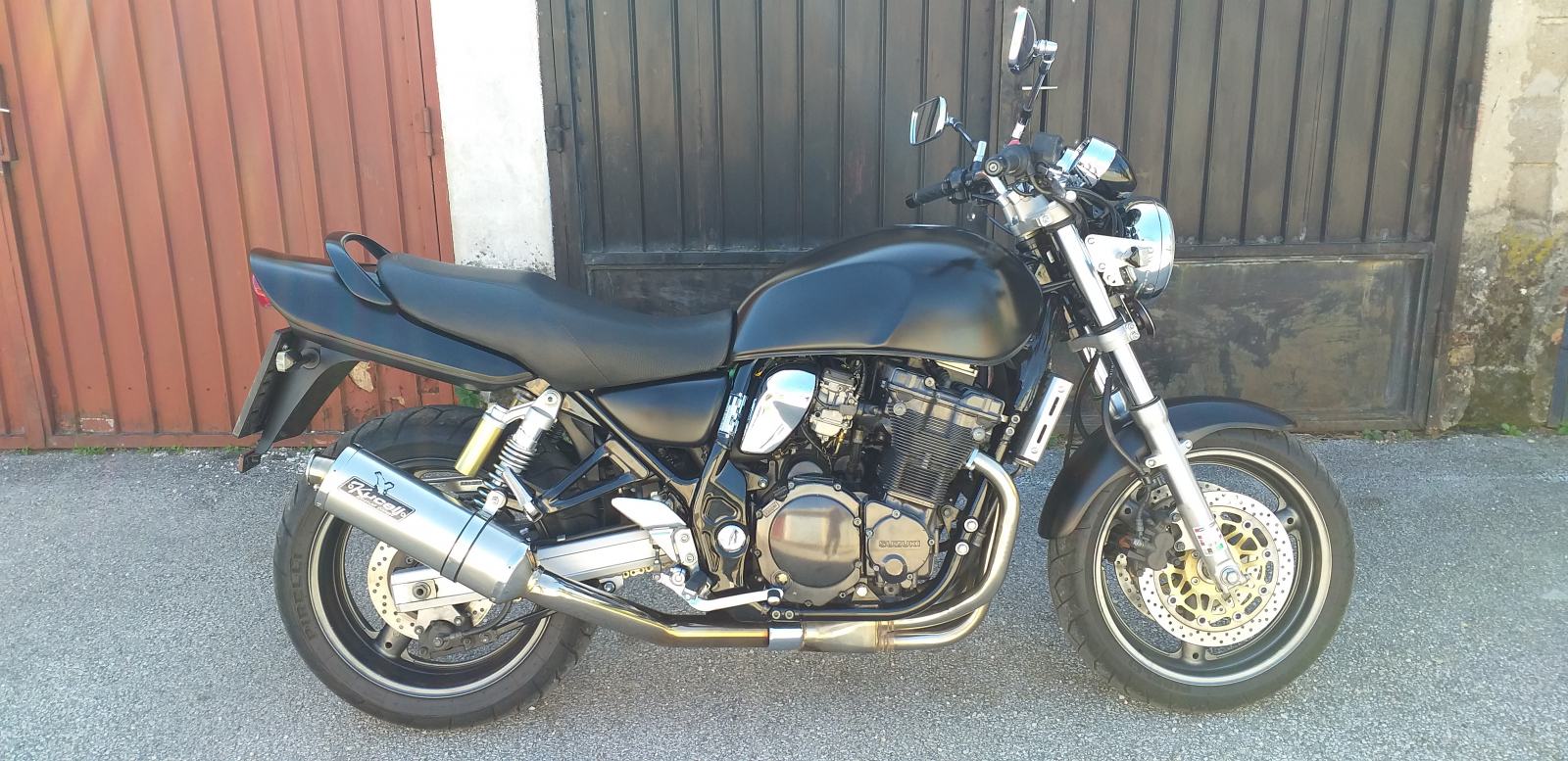 Suzuki GSX 750 Inazuma 750 cm3, 2002 god.