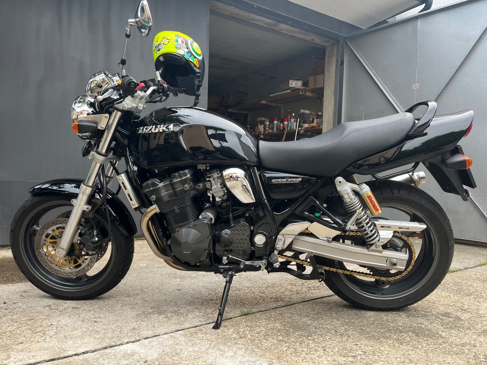 Suzuki GSX 750 Inazuma 750 cm3, 2001 god.