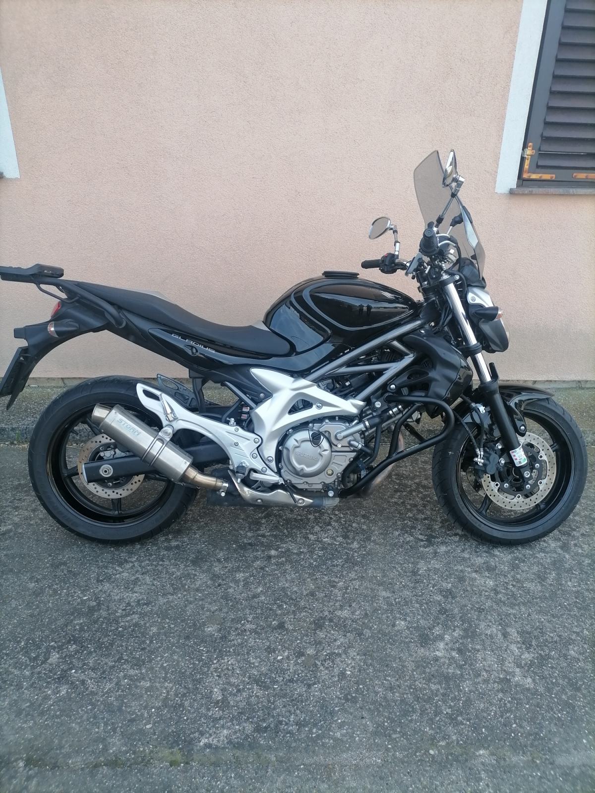 Suzuki sfv 650 gladius 650 cm3, 2013 god.