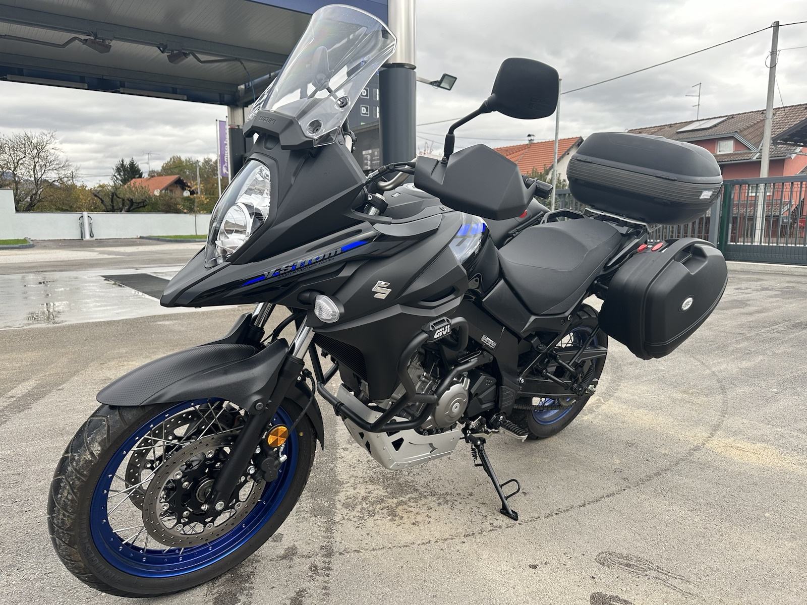 Suzuki V STROM 650 XT- model 645 cm3, 2023 god.