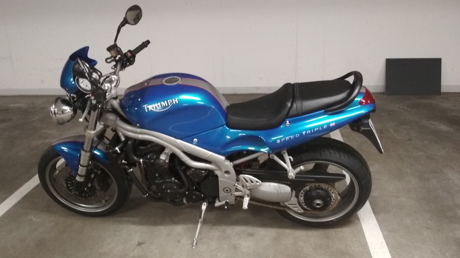 Triumph Speed Triple 955i, model T509 955 cm3, 2001 god.