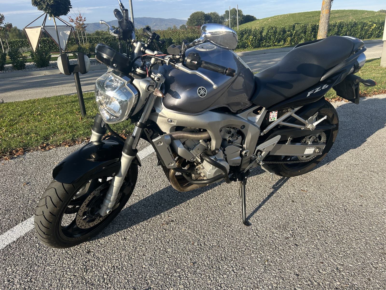 Yamaha Fz6N 600 cm3, 2005 god.