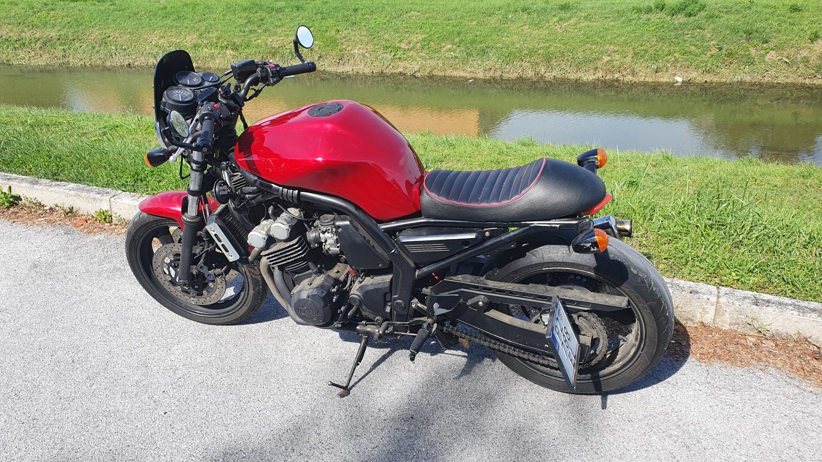 Yamaha fzr 600 599 cm3, 2002 god.