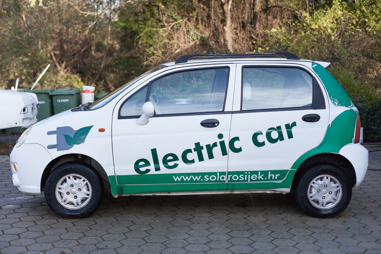 EONE CAR -MALI AUTO NA STRUJU/49CCM, 2014 god.