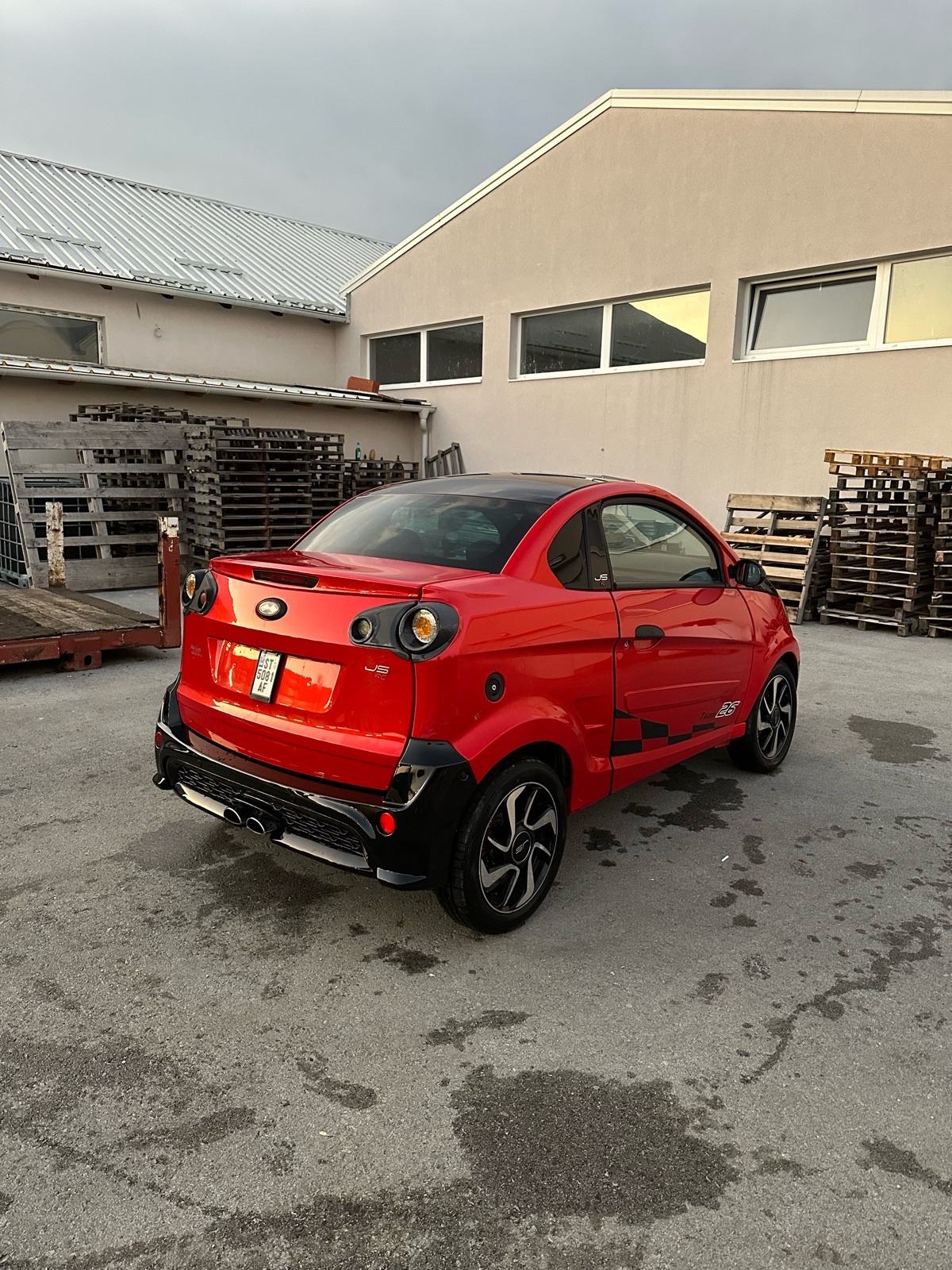 LIGIER JSRC 505 cm3- NE TREBA B KATEGORIJA, 2013 god.