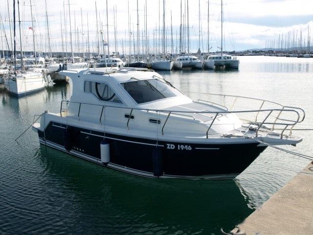 VEKTOR 950 NAJAM MOTORNIH JAHTI (4+1)