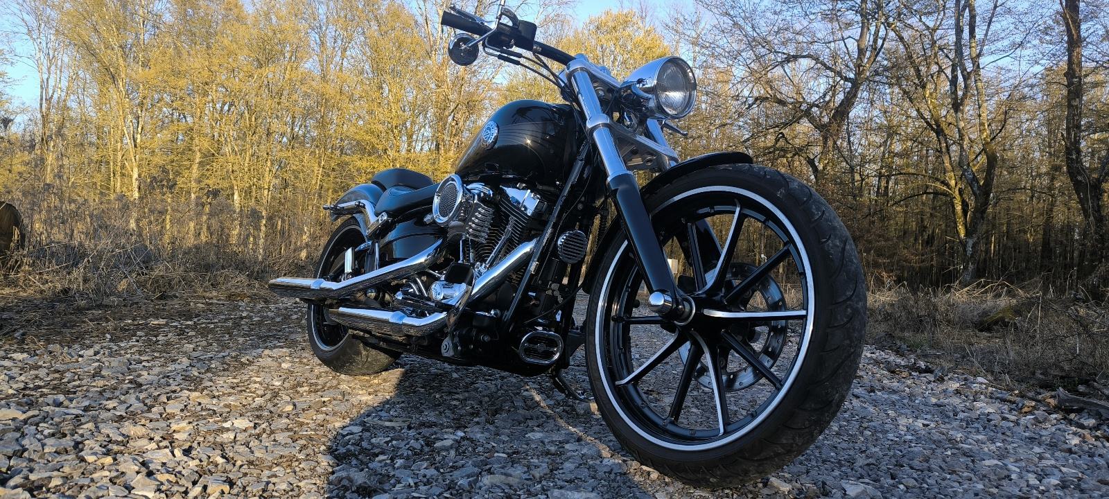 Harley Davidson FXSB 103 Breakout 1690 cm3, 2014 god.