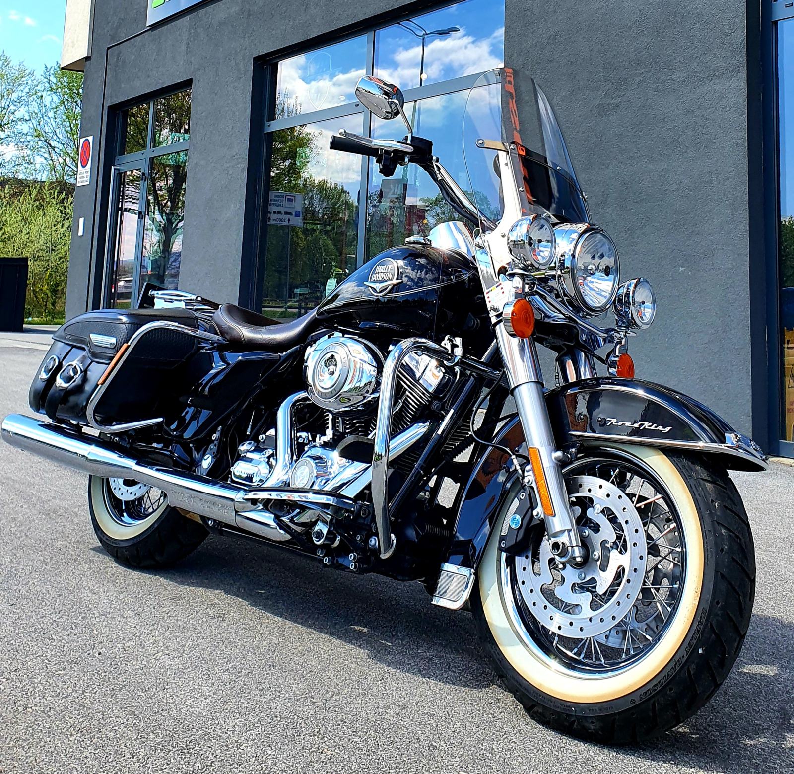 Harley Davidson Road King Classic FLHRCI model 2009. 1584 cm3, 2008 god.