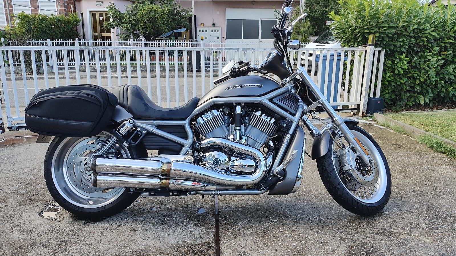 Harley Davidson V-ROD 1250 cm3 VRSCAW, 2009 god.