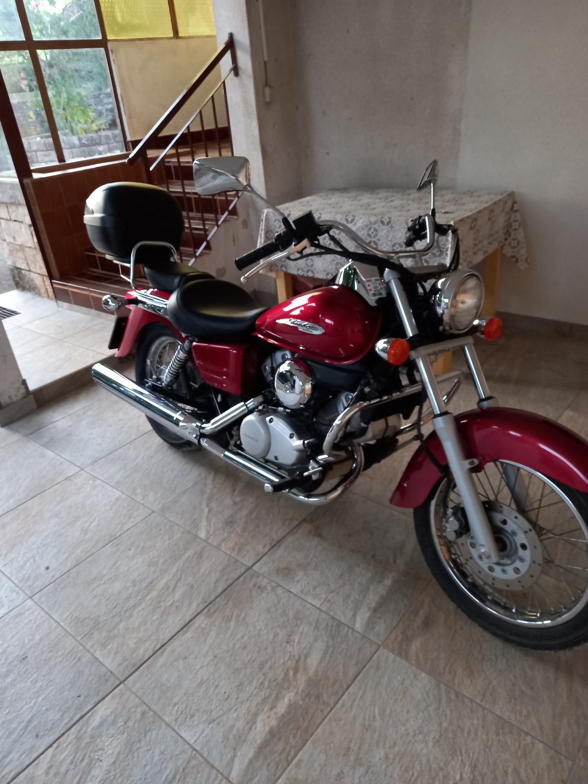 Honda Shadow VT 125 125 cm3, 2006 god.