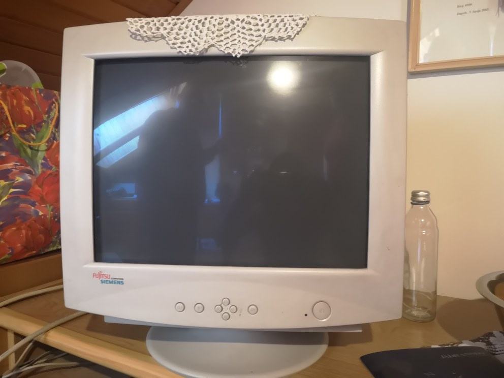 17 Siemens monitor iz 2001.g.