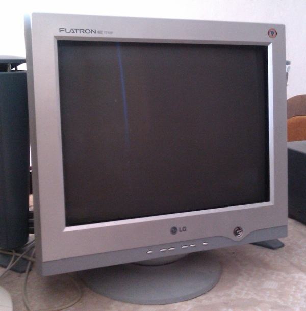 CRT 17 monitor LG Flatron ez T710P