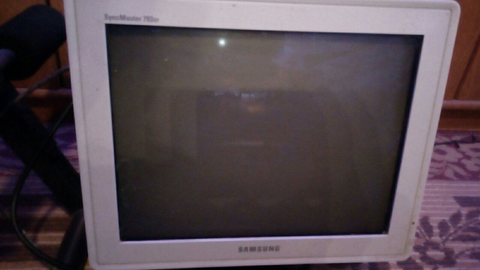 Samsung Crt monitor 17 inc. lipa slika