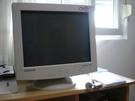 CRT monitor SAMSUNG SyncMaster 765MB 17 CRT ravni ekran