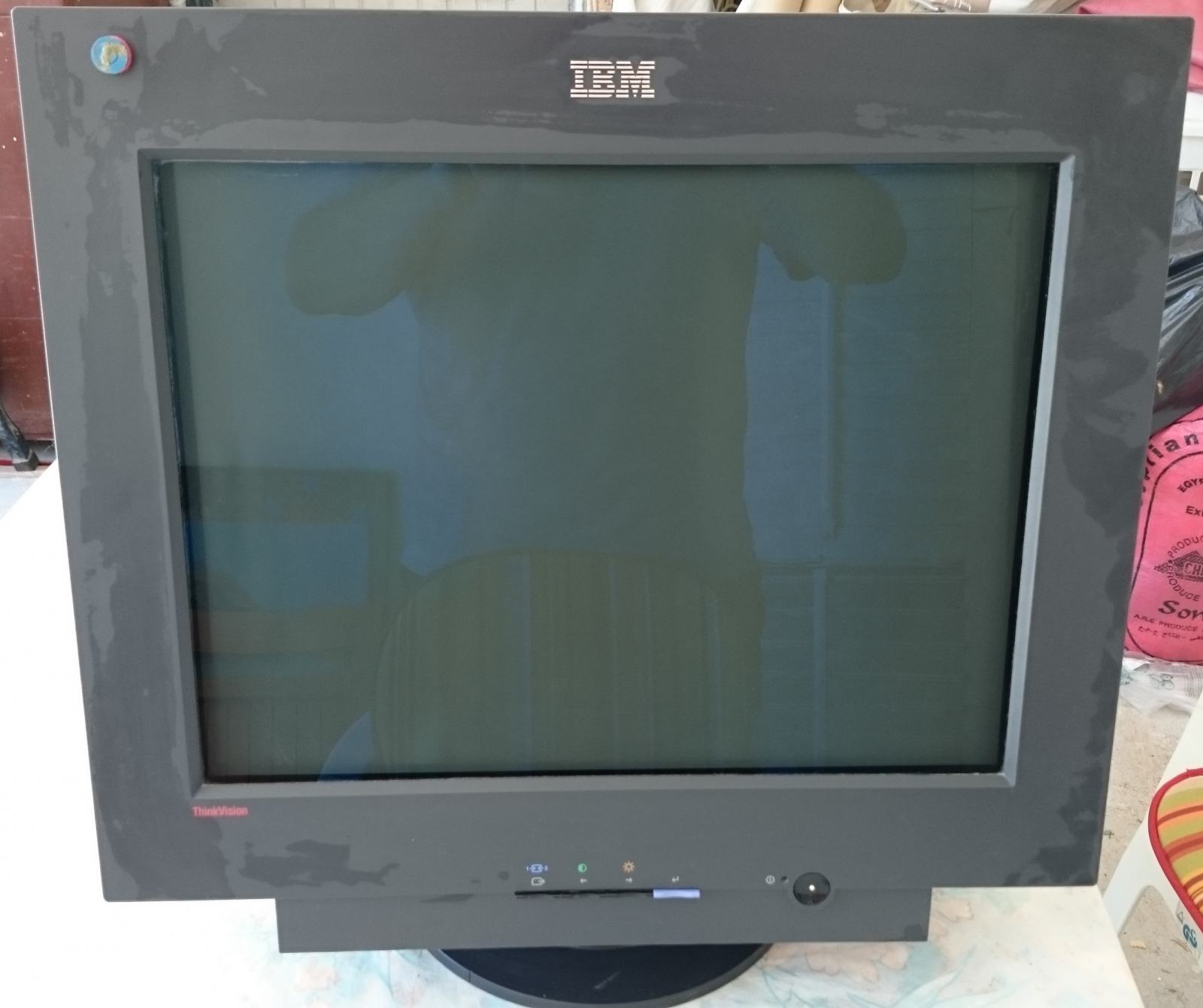 IBM 6735-60N 22 ThinkVision C220p Perfect Flat CRT Monitor